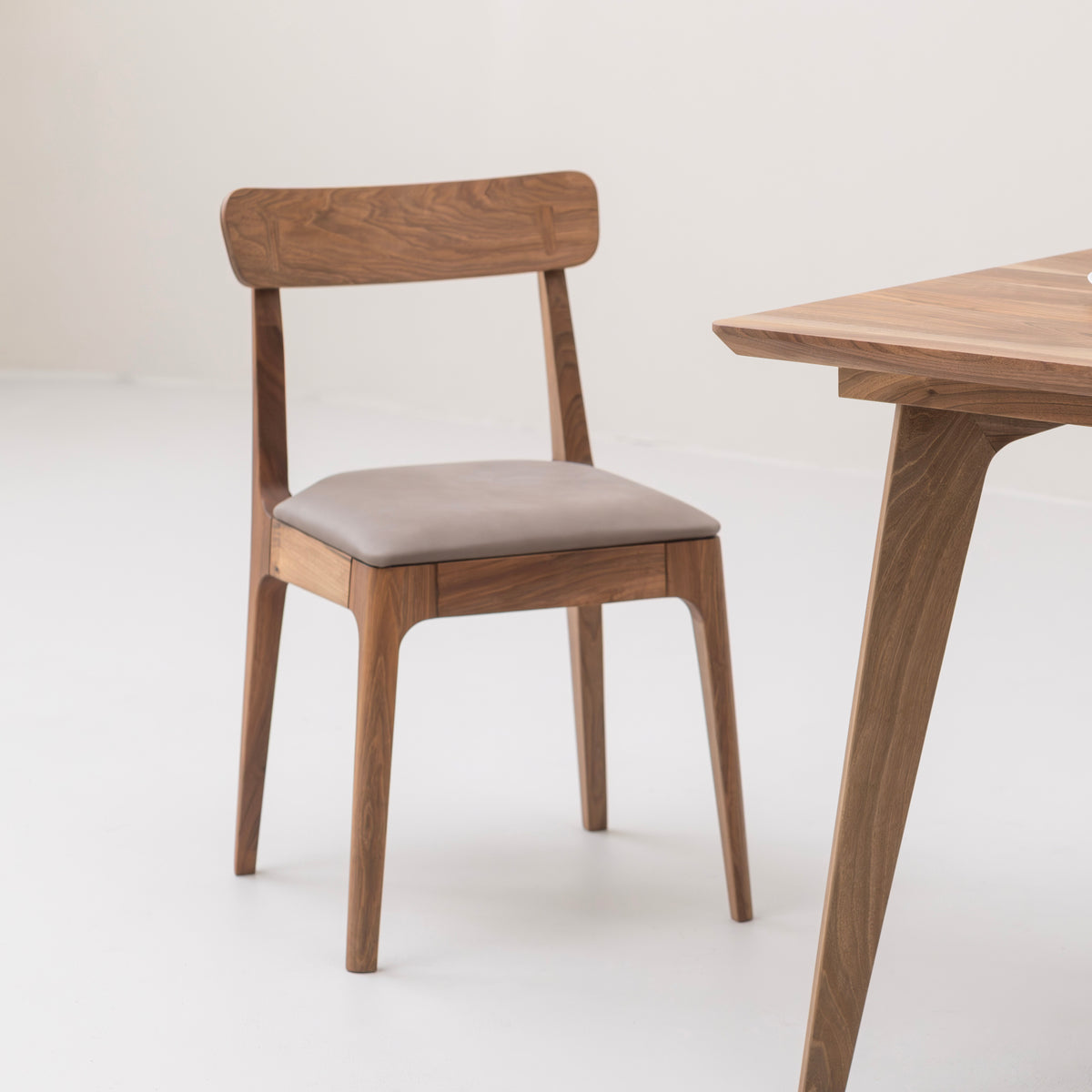 Solid Walnut Dining Table with Round Legs | CAROLINA S – Hardman Design